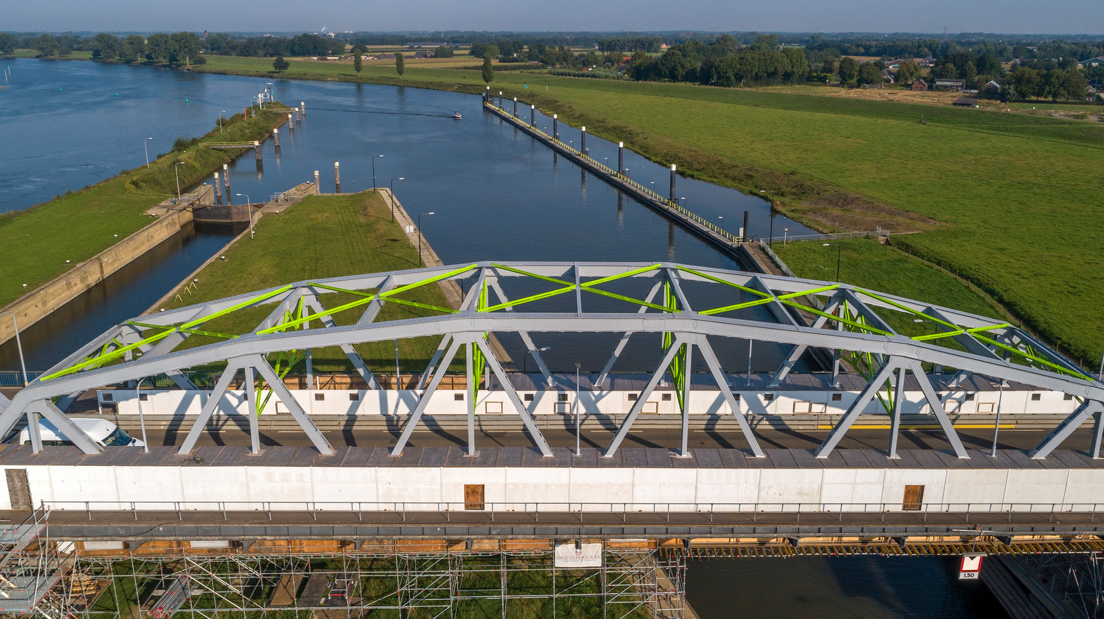 Brug bij Grave zondag dicht, in de zomer wekenlang | Foto | gelderlander.nl