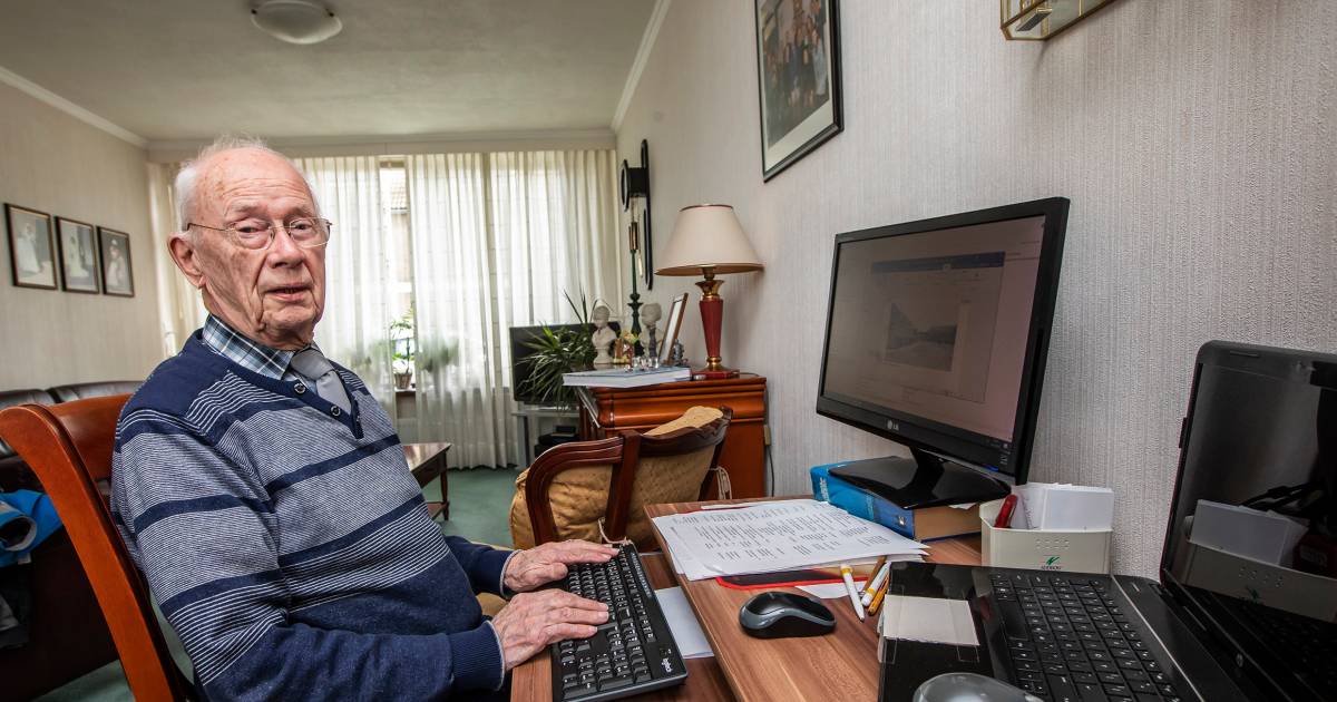 Ton (90) blijft strijden tegen het papegaaien van historische fout ...