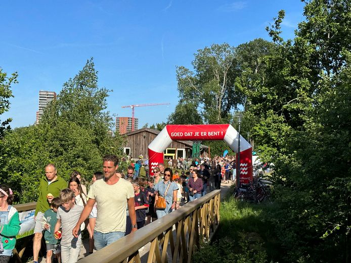 Meerhoven wandelt er weer op los: ‘Geen straf met dit mooie weer ...