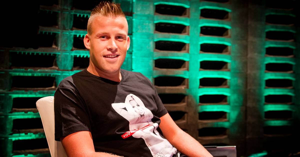 Trotse Matsoe Matsoe (27) poseert met pasgeboren zoontje | Show | AD.nl