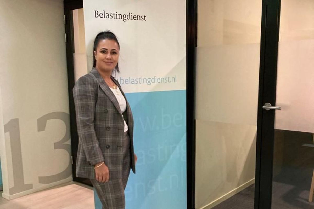 Zakia helpt Nijmegenaren gratis met belastingaangifte: 'Ik zie dat ...