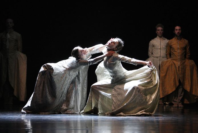 Ed Wubbe jubileert met 'hofhouding in verval' | Rotterdam | AD.nl