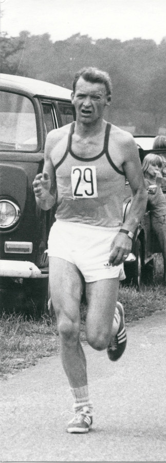 Bekende postbode uit Aalten overleden: Tijdens condoleance stonden ...