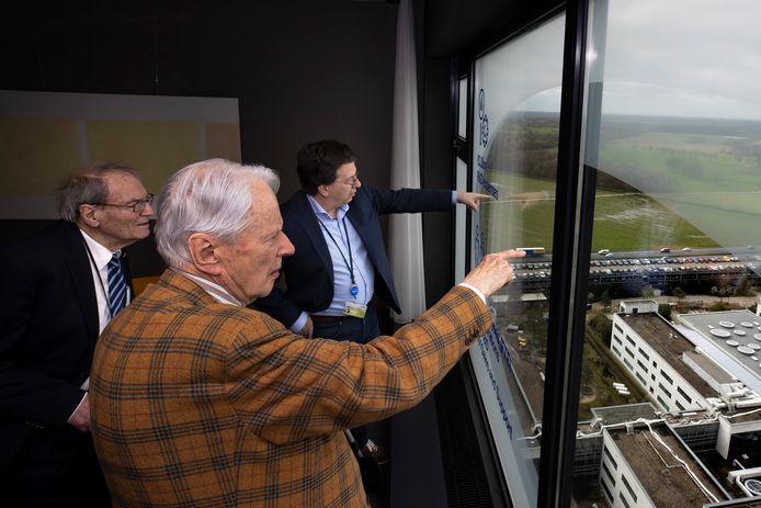 Oprichters na veertig jaar bij het ASML van nu: ‘Hou de buurt in ere ...