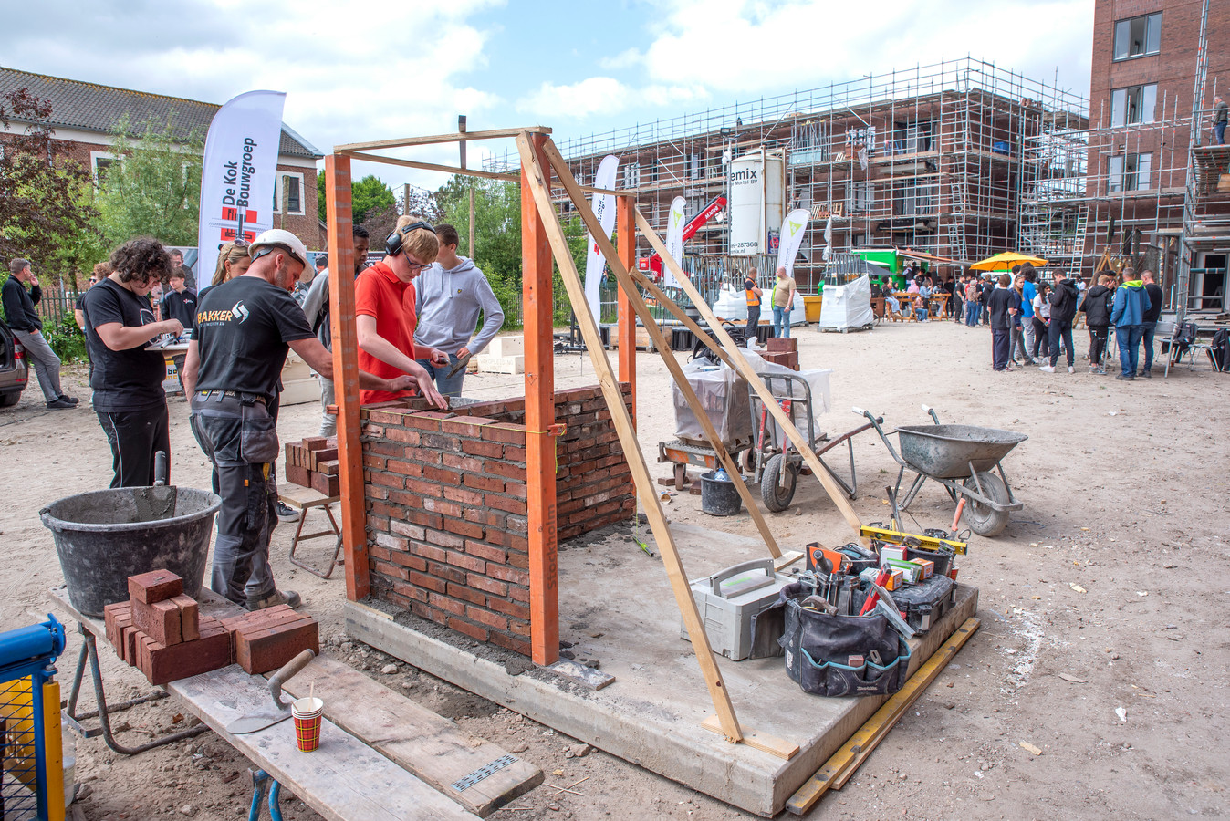 Kennismaking met werken in de bouw: ‘Het is lekker fysiek werk, kijk ...