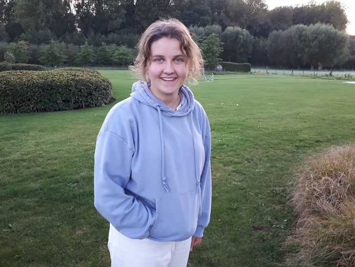 Aline (15) redt leven van man die zich verslikt in restaurant | Koken ...