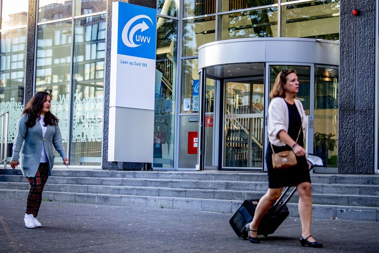 Achterstand bij UWV loopt op: ‘Aanvragers hebben geen idee waar ze aan ...