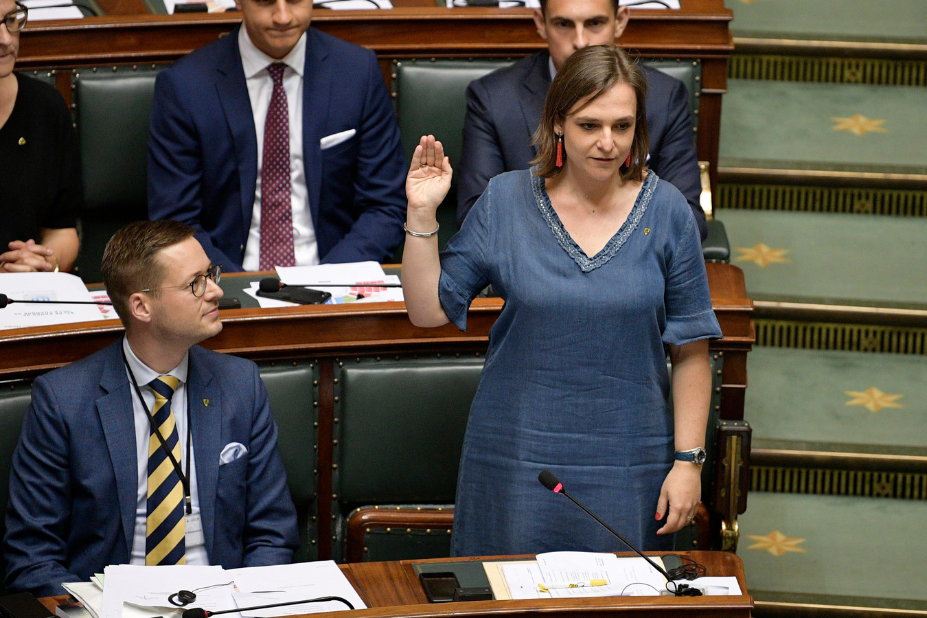 Vlaams Belang-kopstuk Barbara Pas brengt ‘Het Coronablunderboek’ uit ...