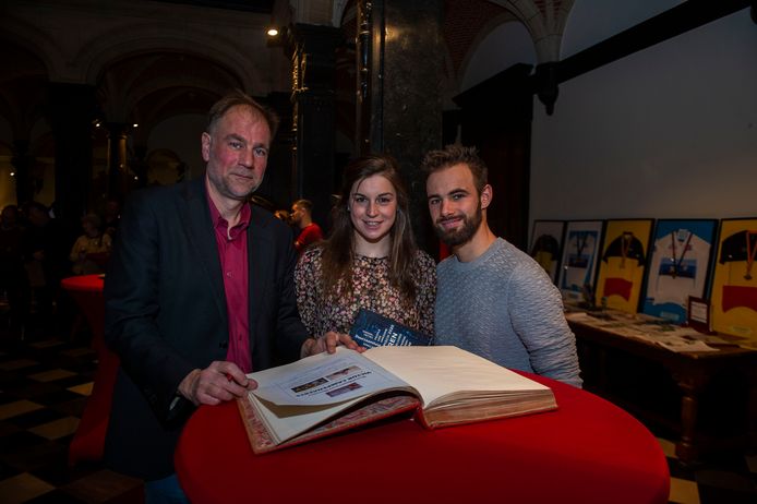 Victor ‘Vocsnor’ Campenaerts wordt geëerd op fandag in Borgerhout ...