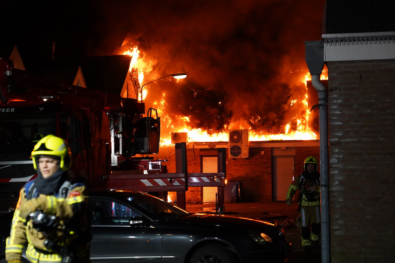 Politie gaat uit van brandstichting bij winkelcentrum Arendshof ...