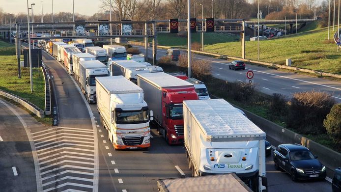 Drukte op Antwerpse Ring door ongeval ter hoogte van Wommelgem ...