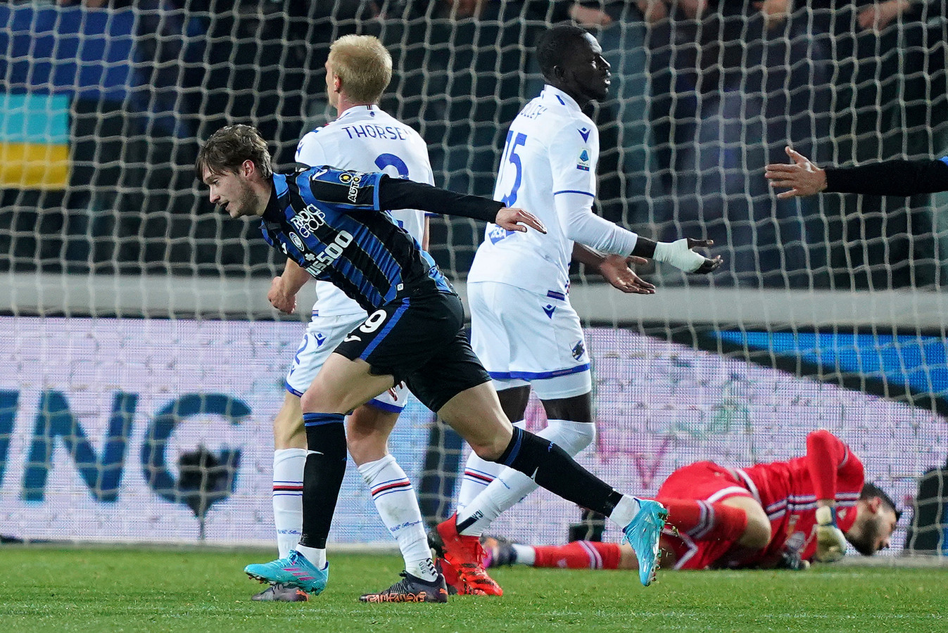 Jarige Teun Koopmeiners loodst Atalanta met twee treffers uit malaise ... Jarige Teun Koopmeiners loodst Atalanta met twee treffers uit malaise ...