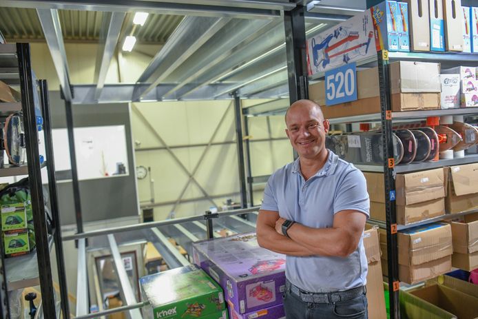 Webshopgigant TOM opent derde distributiecentrum in Bladel | Economie ...