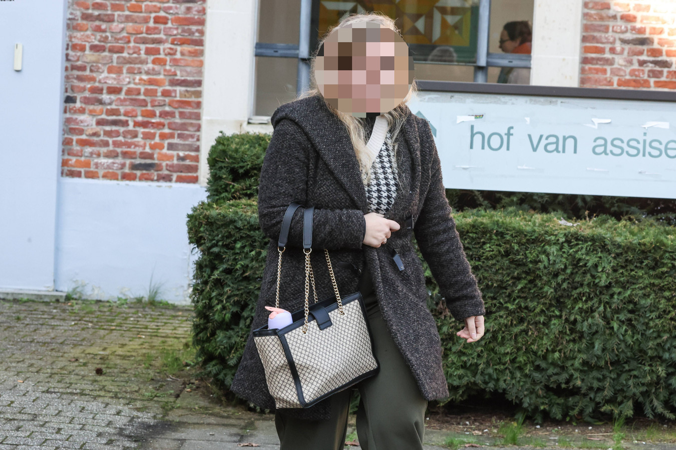 ASSISEN. Moeder van Jill Himpe getuigt: “Hij heeft haar gewoon ...