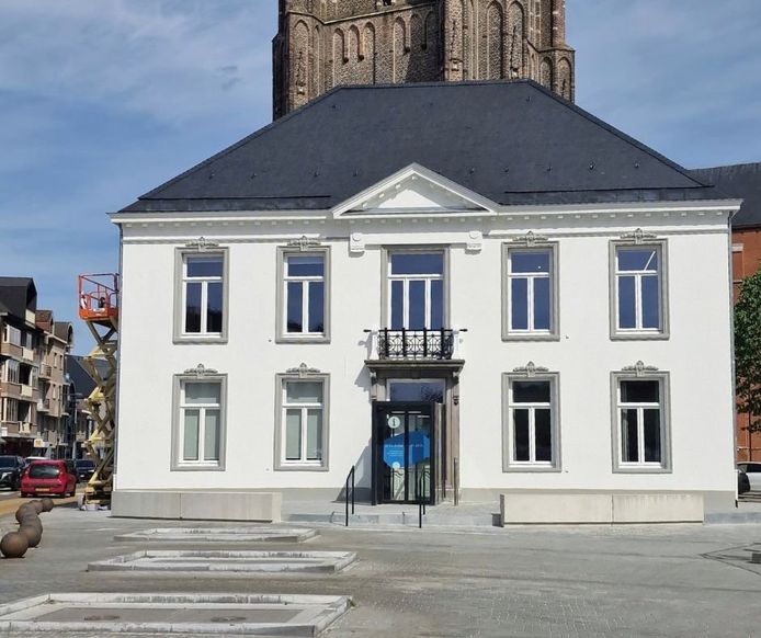 Openingsfeest ’t Oud Gemeentehuis zorgt voor enige verkeershinder | Mol ...