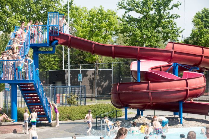 Zwembadkaartje De Dolfijn wordt duurder | Best | ed.nl