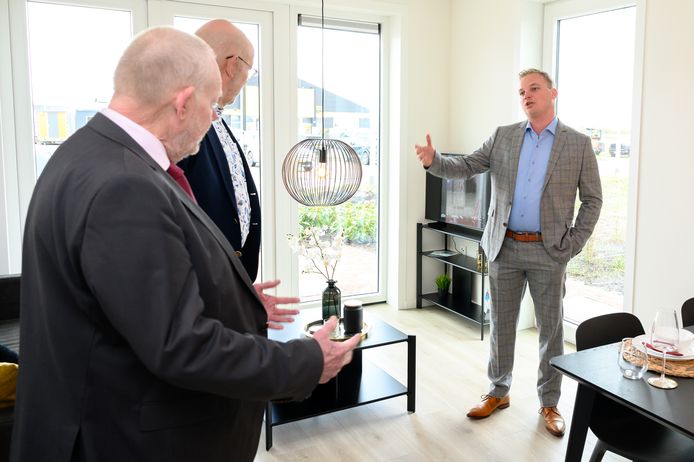 In de hal van De Hoop bouwen ze kant-en-klare huizen; Wonen binnen een ...