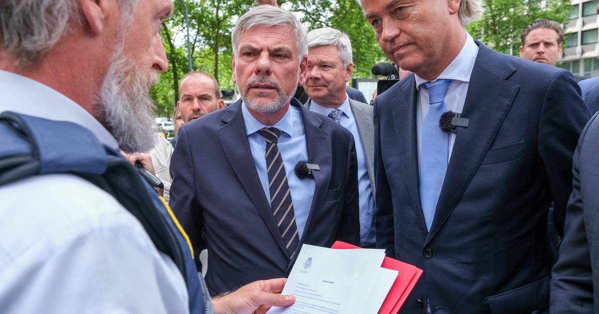 Filip Dewinter en Geert Wilders tijdens wandeling in Brussel ...