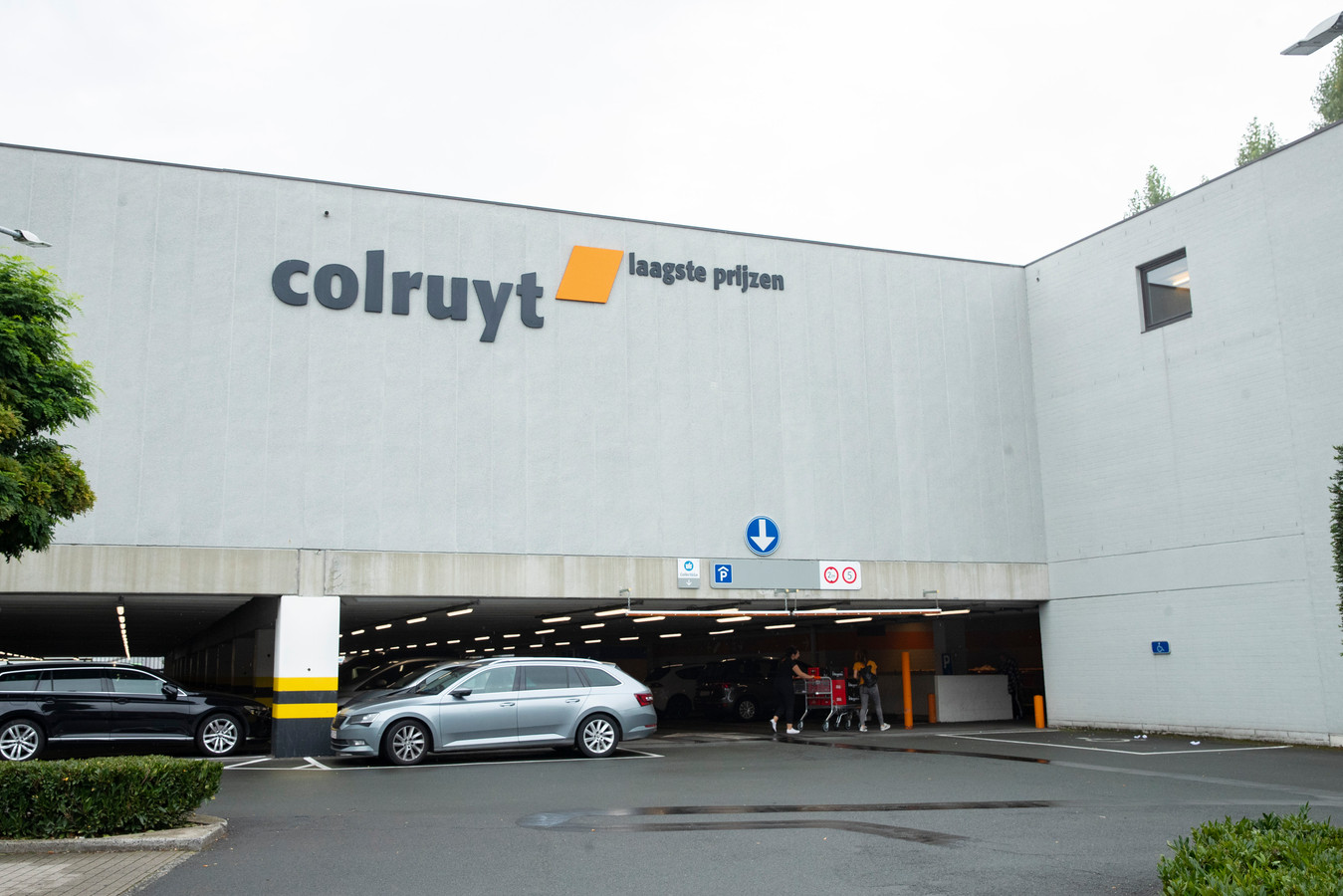 Zes en vier maanden cel voor duo dat ging stelen in Colruyt | Foto | hln.be