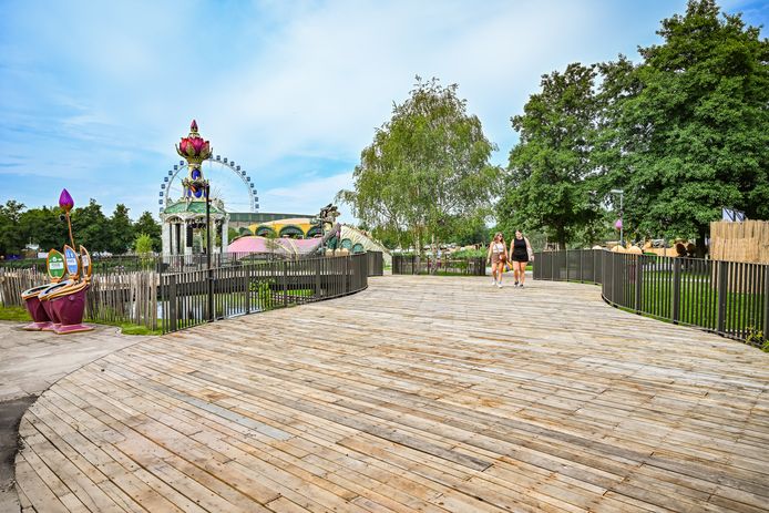 Steek het water over met een magisch vlot en ga dansen voor een ...
