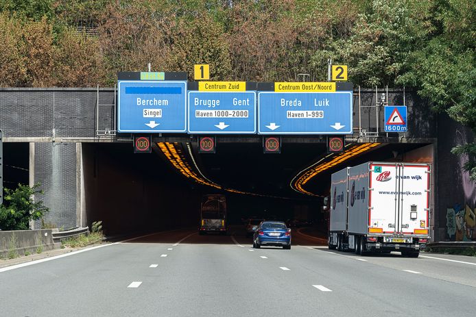 Antwerpse flitspaal die in een jaar tijd 7,5 miljoen euro opleverde voortaan beter aangekondigd ...