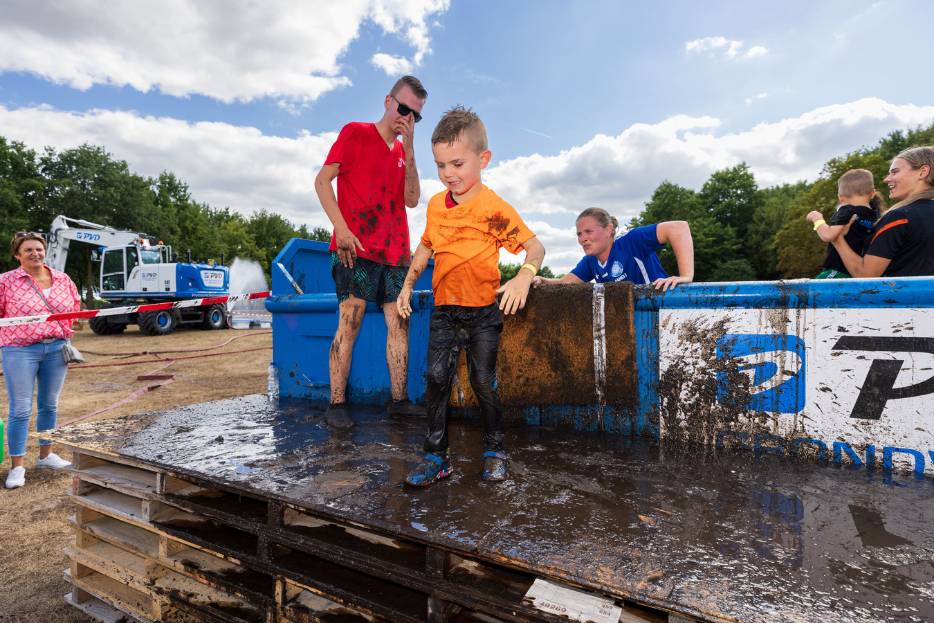 Muddy Kids Run slaat zeker geen modderfiguur: ‘Het is zó fijn om lekker ...