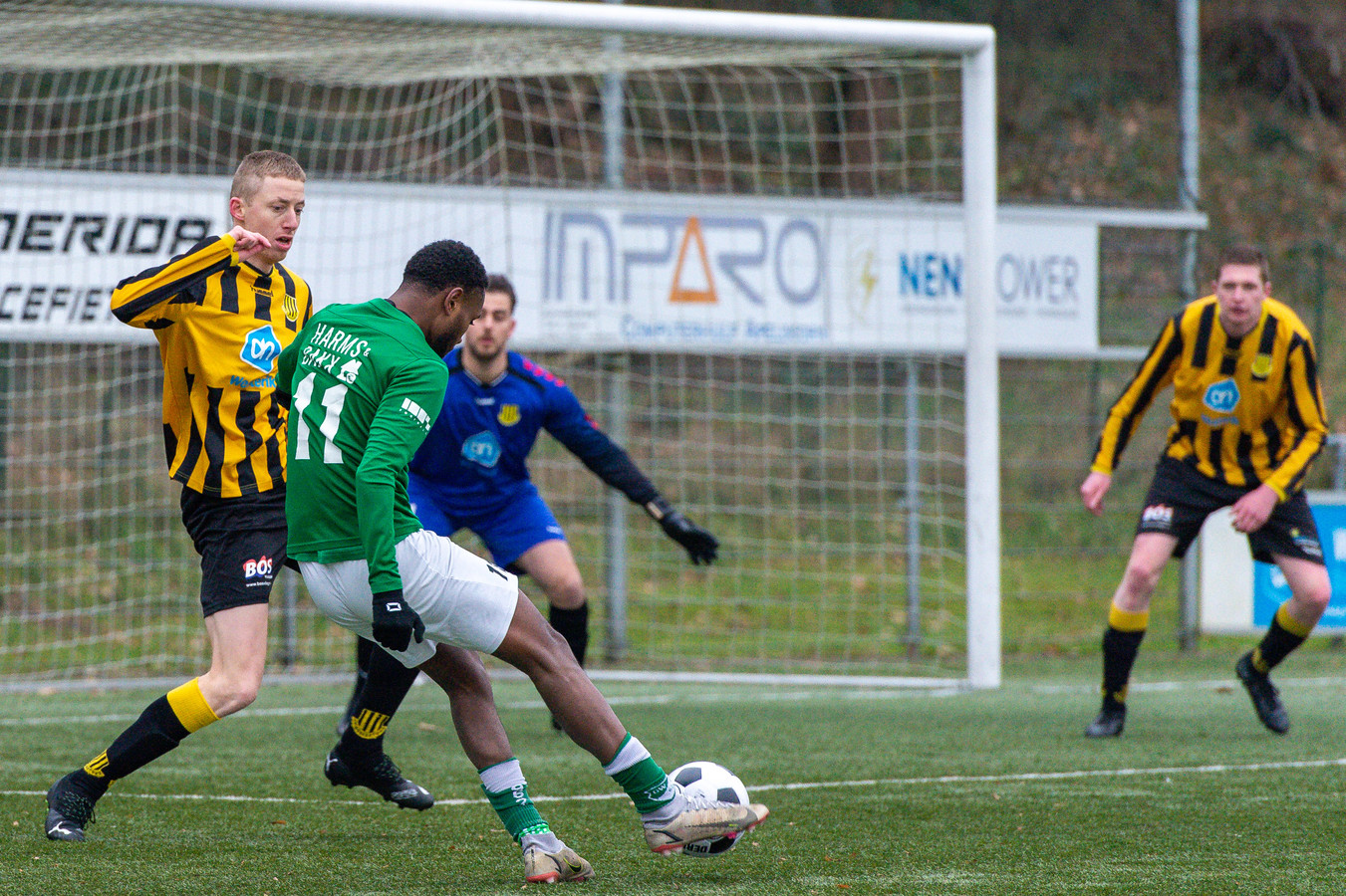 Cas Mulder viert bij Beekbergen zijn rentree met een eigen doelpunt ...