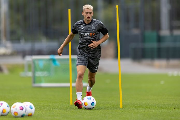 Met de komst van Oscar Fraulo kan FC Utrecht kiezen uit bijna 30 ...