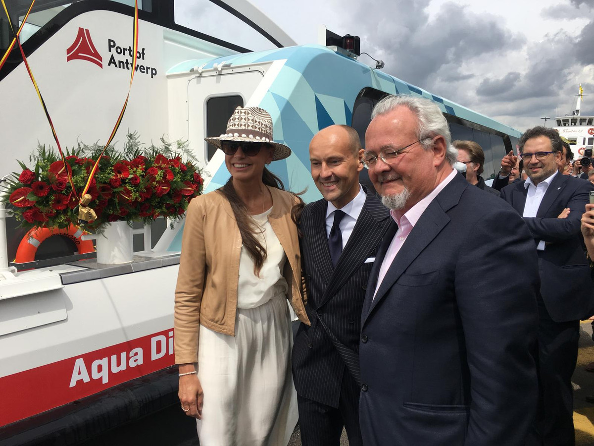 Waterbus maakt haar maiden trip | Foto | hln.be