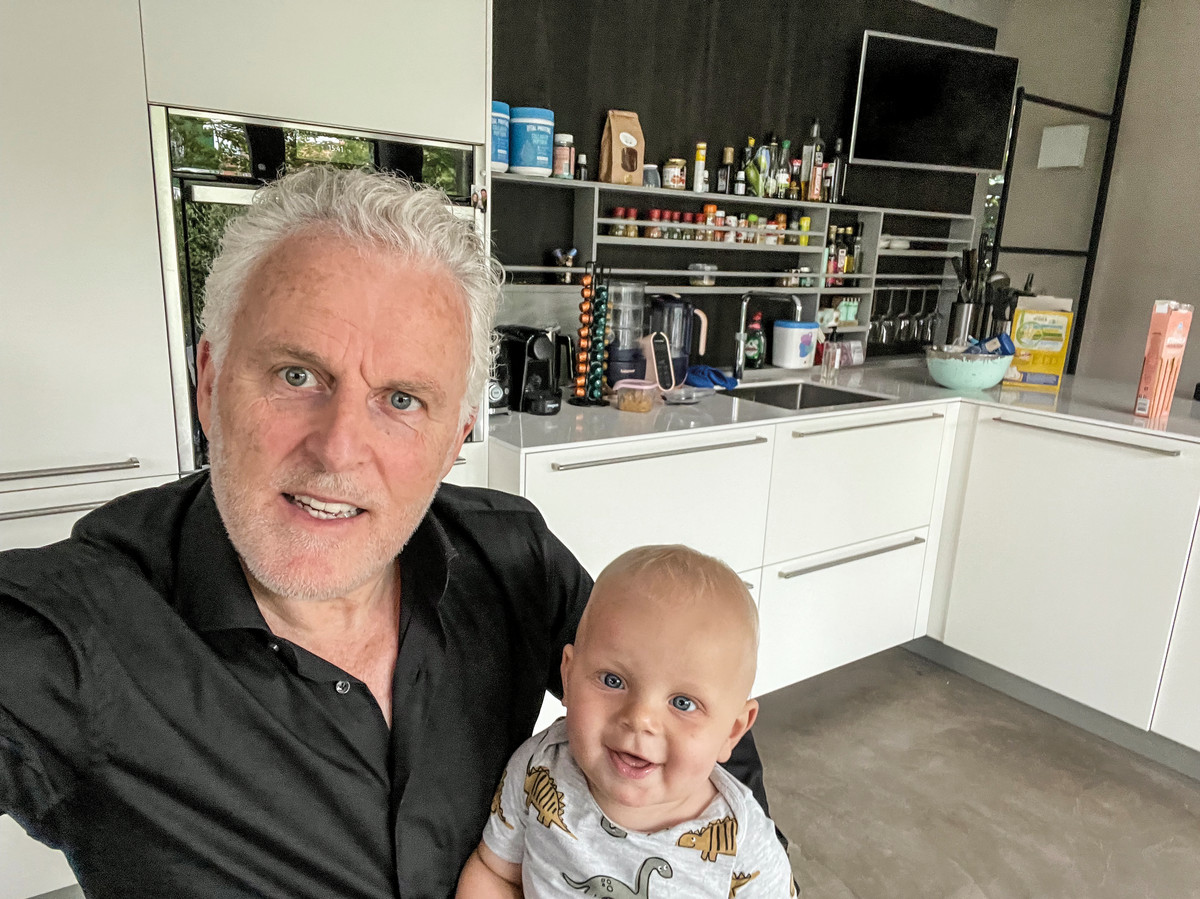 Zoon Peter R. de Vries onthult geheim logboek van zijn vader: ‘Fouten en pesterijen door ...