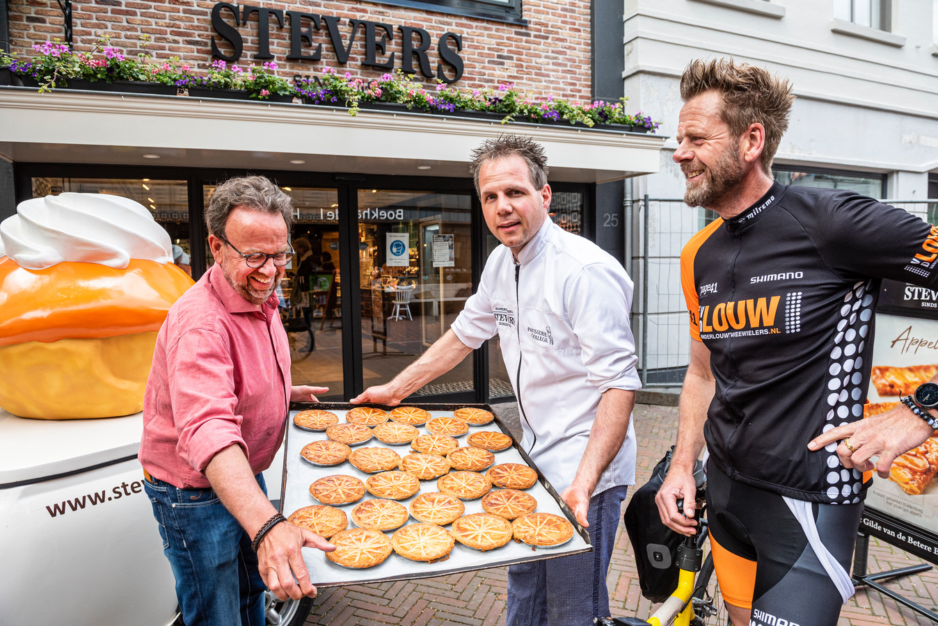 Spierziekte sloopte sportieve vader Frans, nu fietst zoon Marcel voor ...