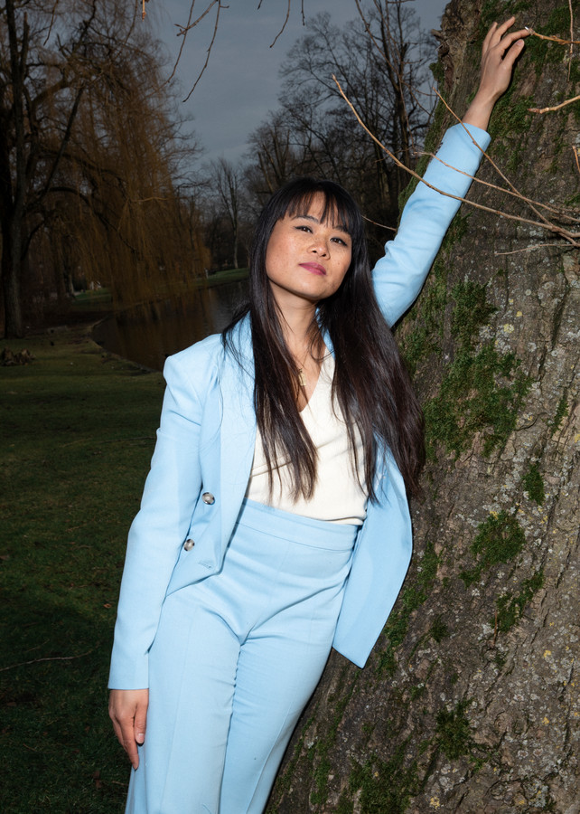 Actrice en theatermaker Nhung Dam: ‘Ik wil tegen de klippen op alles ...