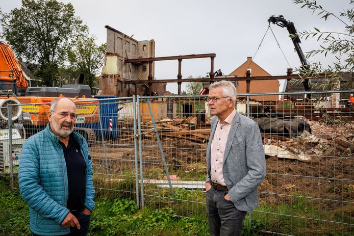 Na 20 jaar leegstand wordt dit pand in Steenwijk gesloopt: ‘Hier gaan ...