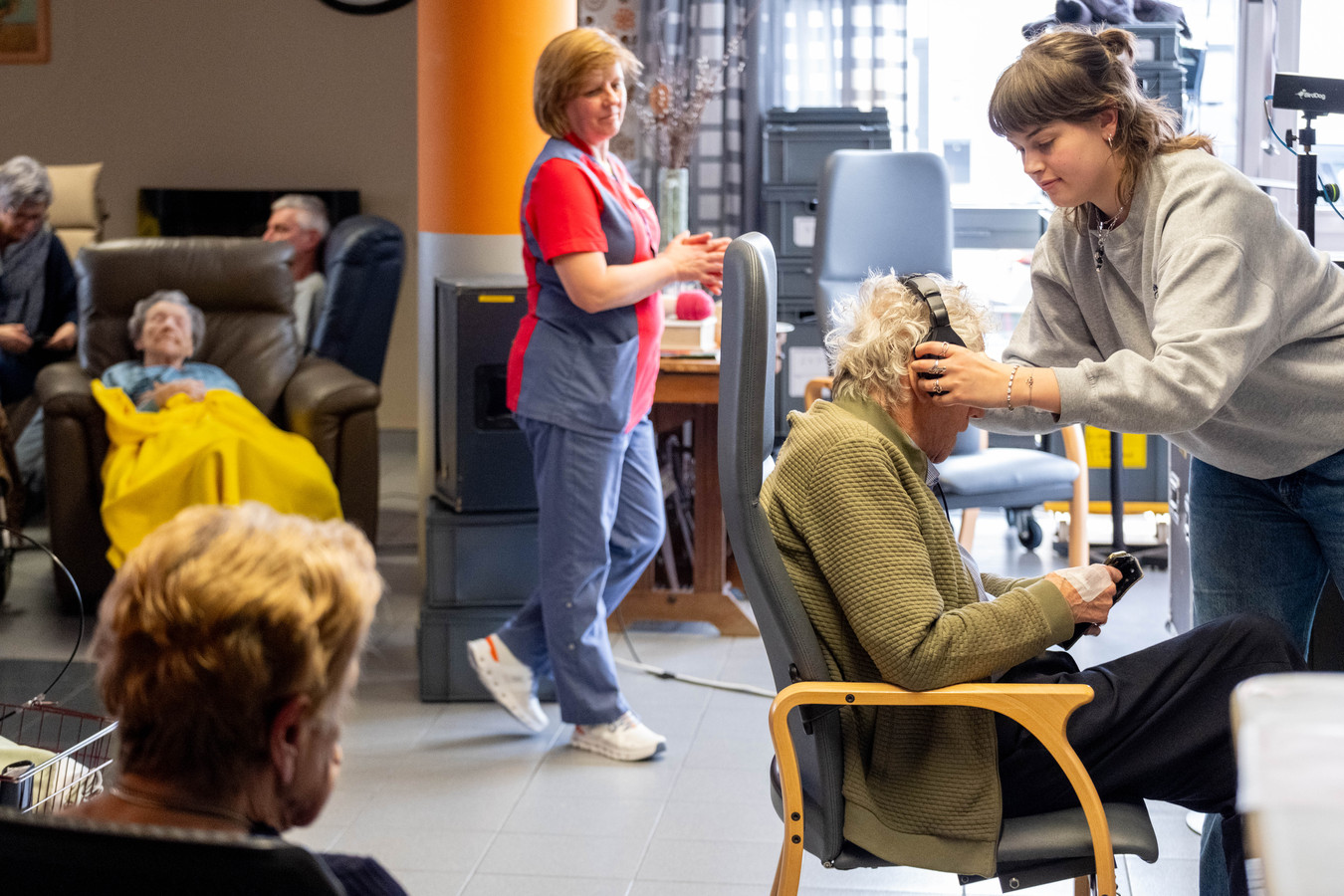 Studenten maken ‘Radio Home Sweet Home’ in Sint-Pieter | Foto | hln.be