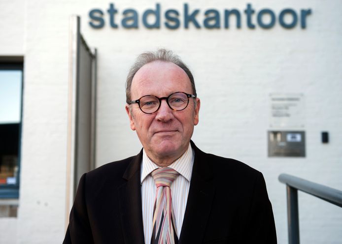 Monfoort heeft niet één, maar twee nieuwe informateurs: Iees hier wie ...