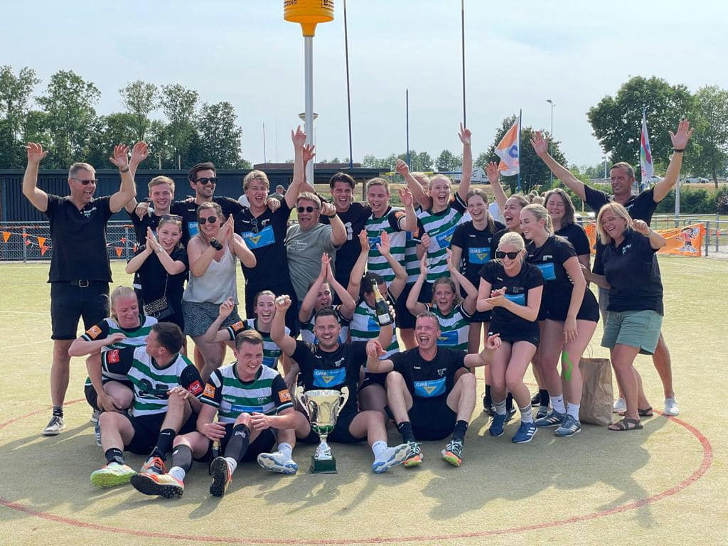 KVZ zet met de titel een uitroepteken achter de promotie: ‘We zijn weer ...