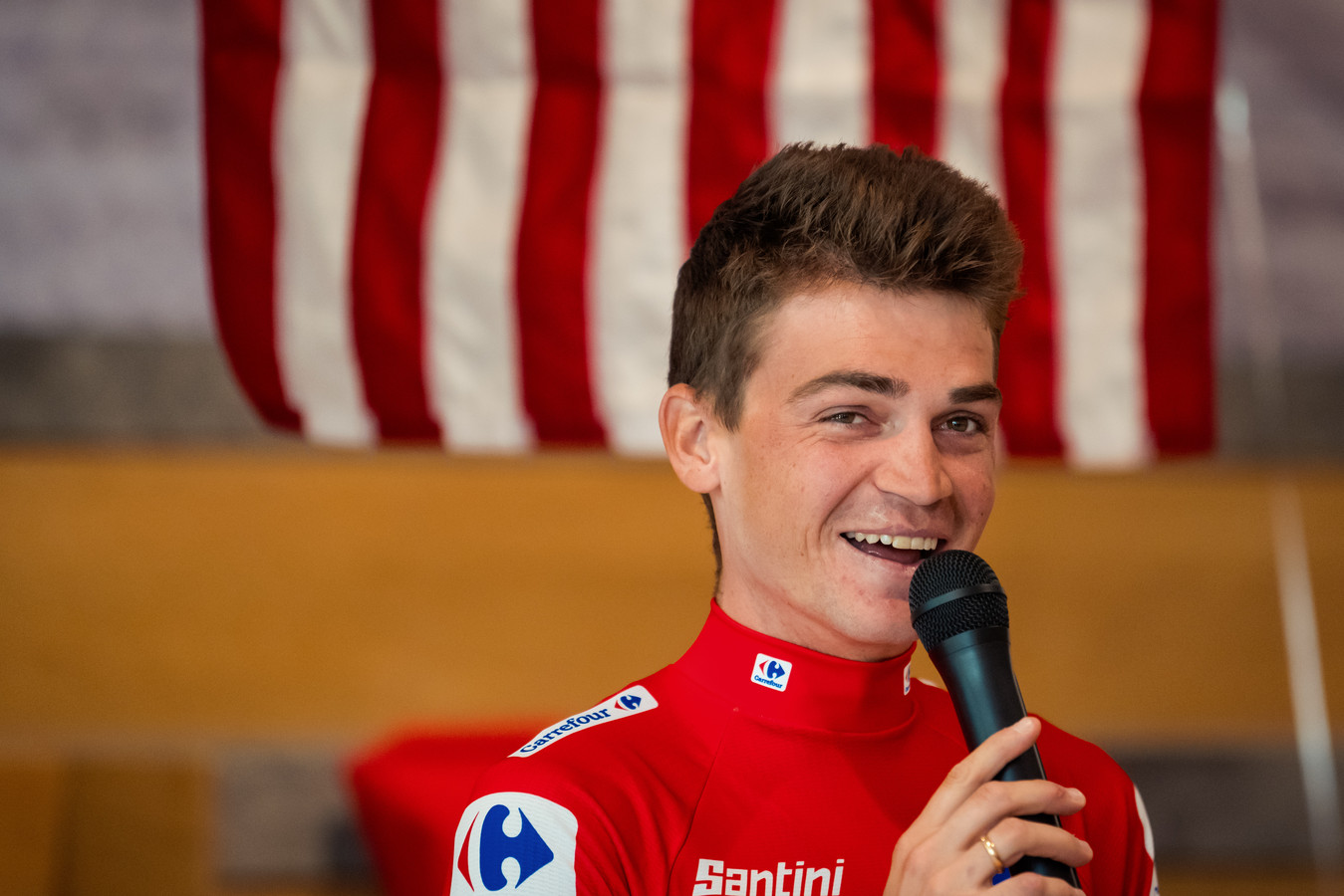 Sepp Kuss geniet tijdens huldiging: ‘De Tour? Ik zal nooit de lol ...