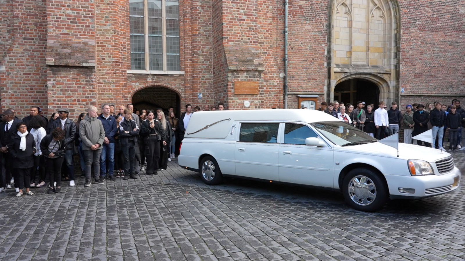 Veel belangstelling voor uitvaart Rainée | Foto | AD.nl Veel belangstelling voor uitvaart Rainée | Foto | AD.nl