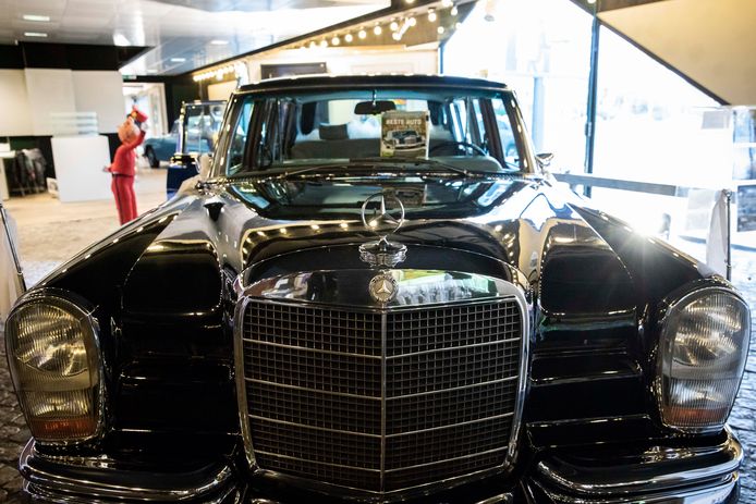 Iconische Mercedes-limo waarin Frank Sinatra nog werd rondgereden te ...