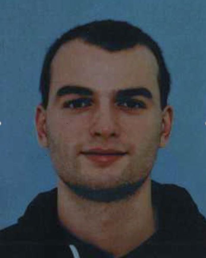 Politie zoekt naar vermiste man (25) uit Dirkshorn: ‘Hij is 1.92 en te ...