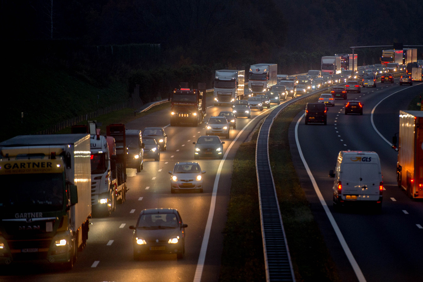 Onderzoek verbreding A50 gaat tóch door, aanpak A1/A30 en A2 op de ...
