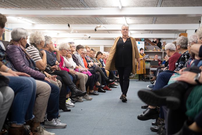 Opbrengst modeshow Dorcas Nijverdal voor allerarmsten in Oekraïne ...