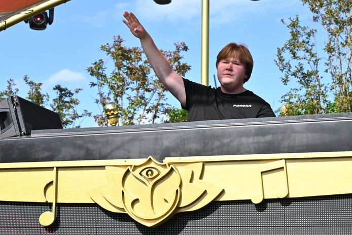 Natte Visstick, dj Pombak en Vieze Asbak draaien opvallend dancegenre ...