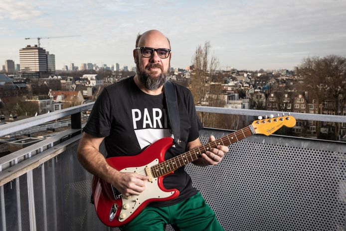 Fysiek een puinhoop, maar rocker Robert Jay uit Hengelo stopt pas met ...