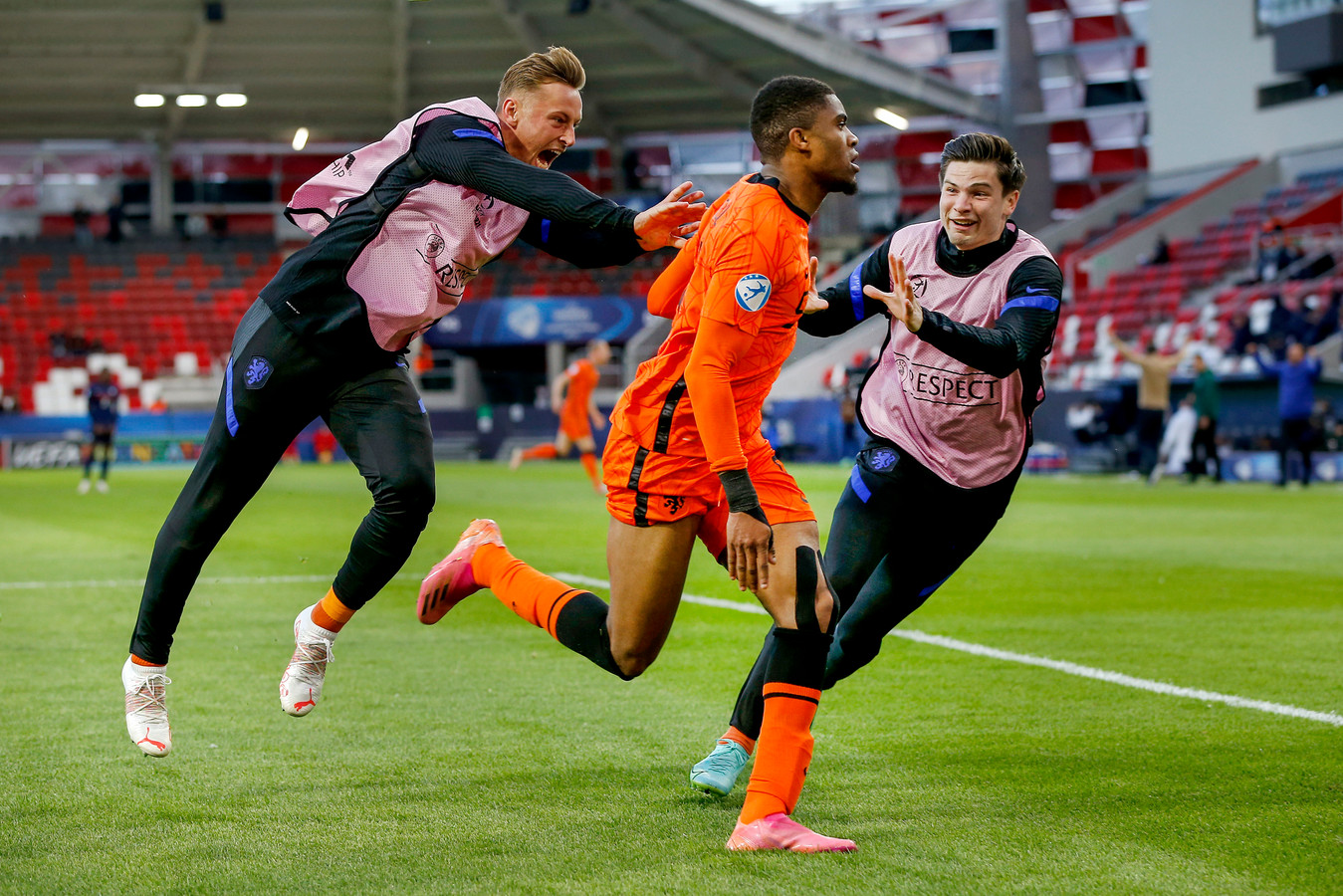 Jong Oranje zorgt door late goal Boadu voor enorme EK-sensatie tegen ...
