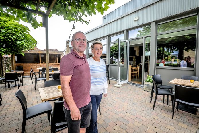 Nieuwe uitbaters voor sportcafetaria De Strooien Hane in Loppem: “Niet alleen sporters moeten ...