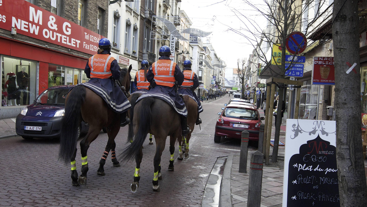 Proefproject: Politie controleert verkeer te paard | De Morgen