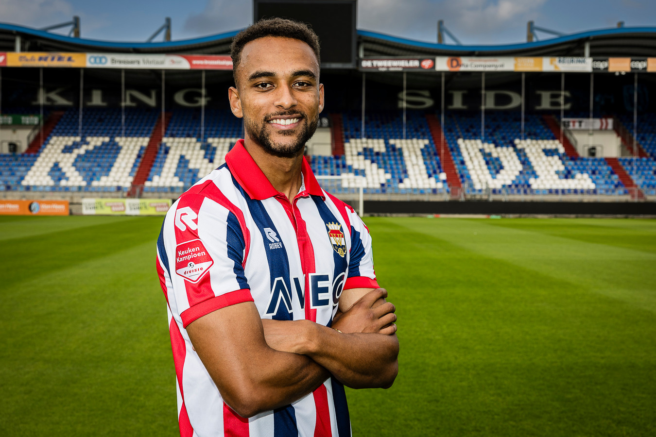 Officieel: verdediger Tommy St. Jago tekent voor twee jaar bij Willem ...