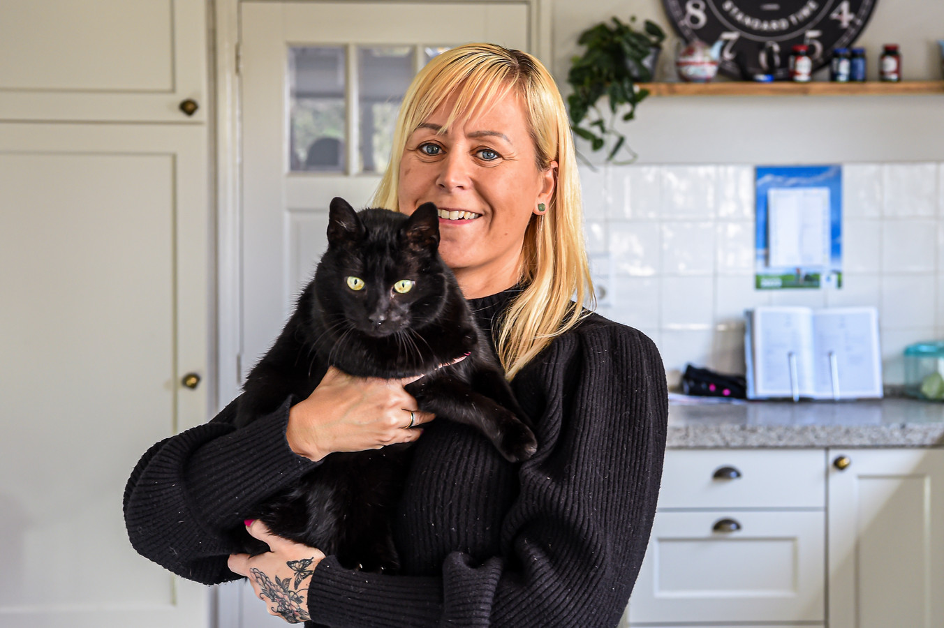 Joyce is zielsgelukkig dat doodgewaande kater Gizmo na twaalf jaar ...