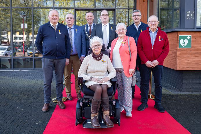 Dit zijn de 16 ‘parels van Twenterand’ die een lintje kregen (en daar ...